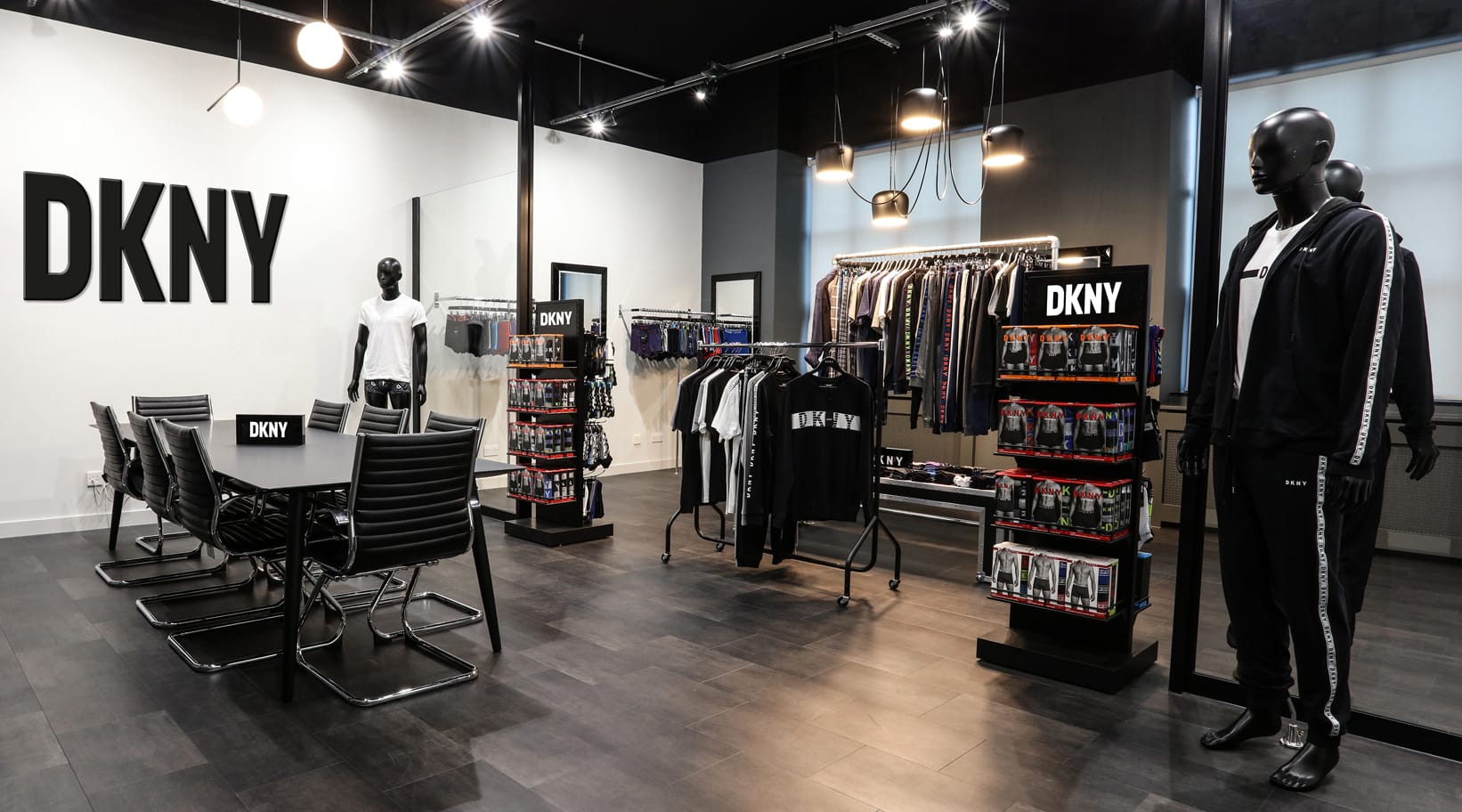 Fashion manufacturer uses data to optimize stock levels and increase ...